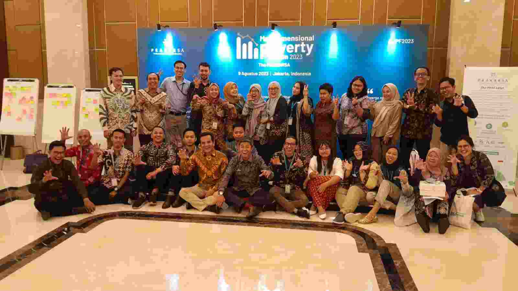 The PRAKARSA Luncurkan Riset Kemiskinan Multidimensi di Indonesia 2012 ...